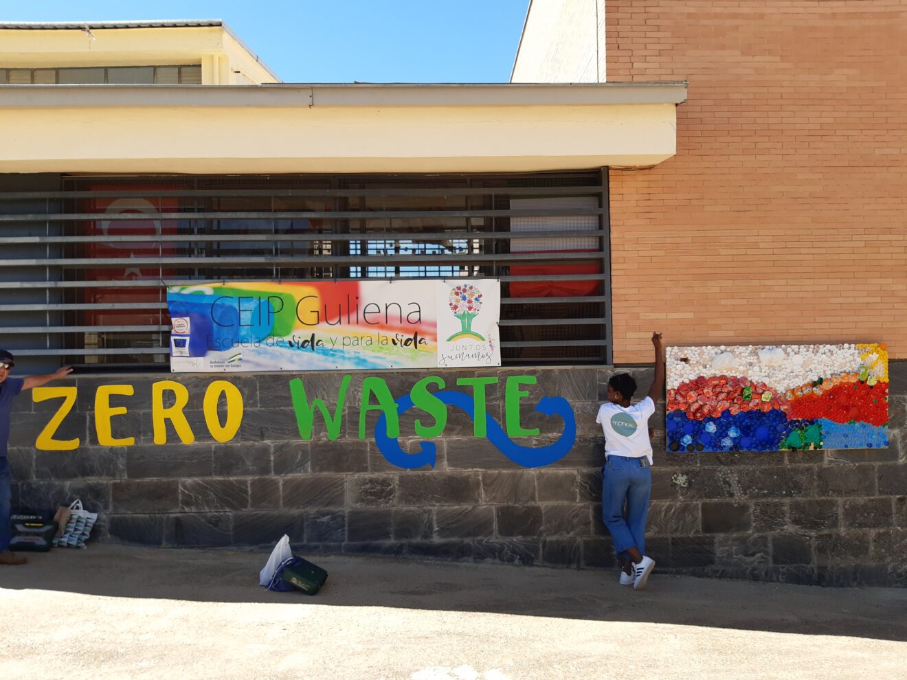Murales con material reciclado - Mondo4africa